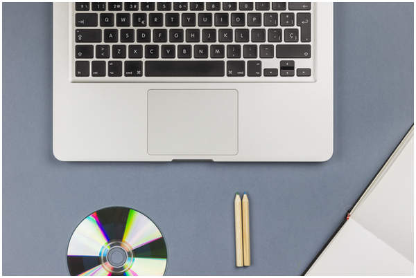 How to Watch DVD on Laptop With Software and Hardware